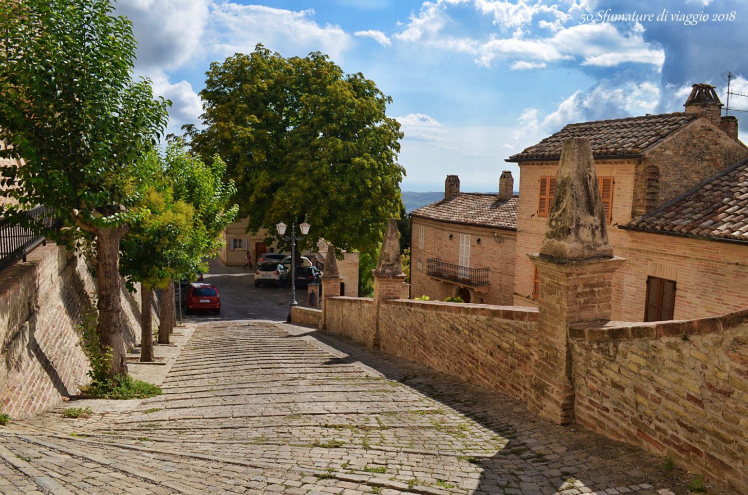 Moresco il borgo fortificato delle Marche