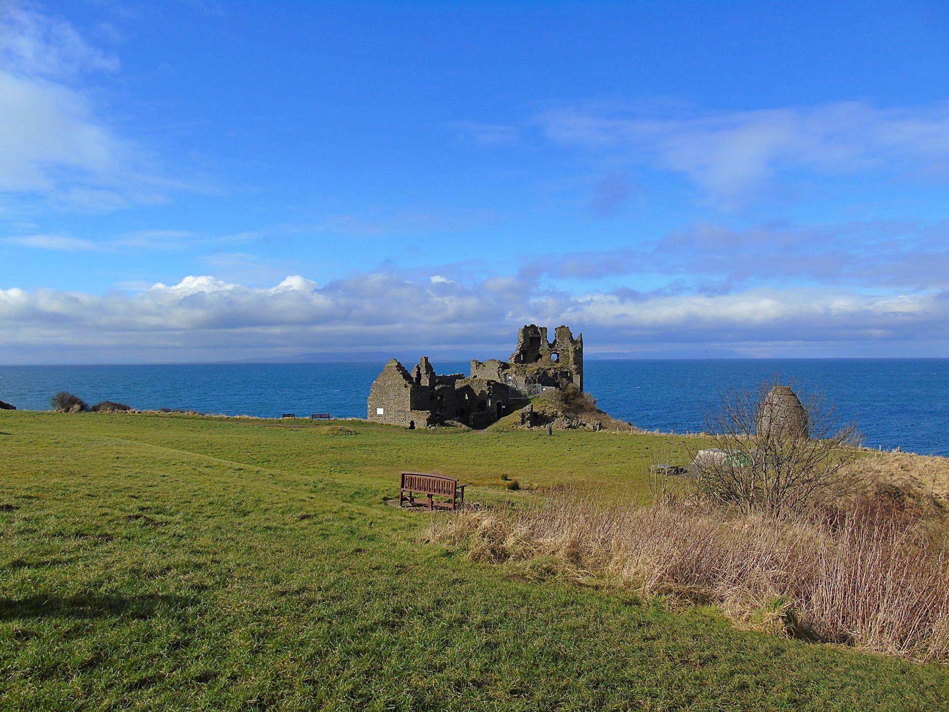 Dunure Castle e il villaggio di Dunure: labirinto, spiagge e location ...
