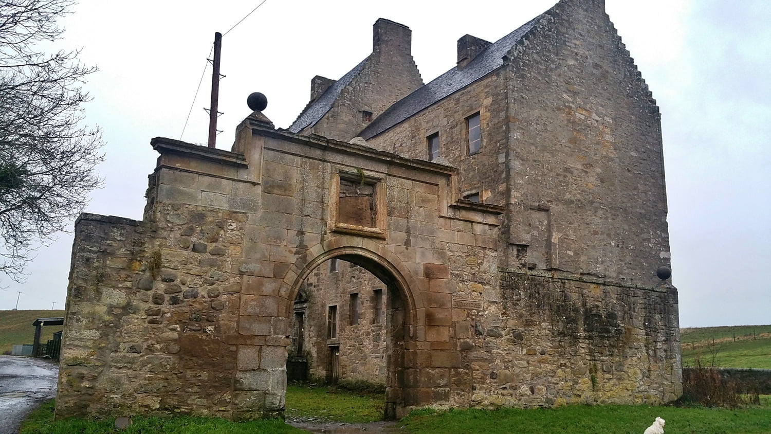 Midhope castle: benvenuti a Lallybroch, la Scozia di Outlander