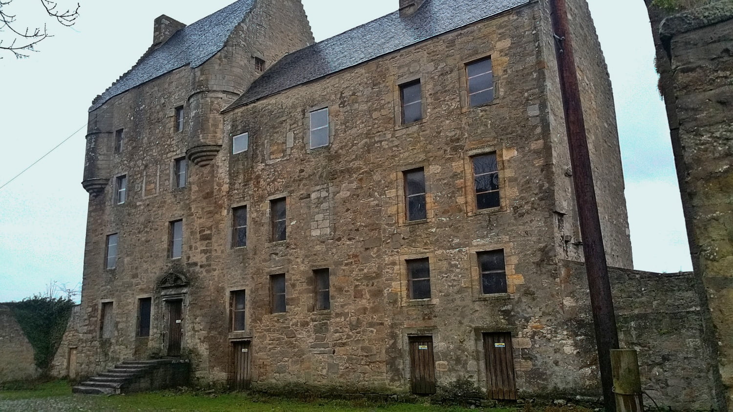 Midhope castle: benvenuti a Lallybroch, la Scozia di Outlander