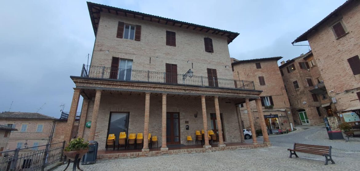 Cosa vedere a Sarnano il borgo medievale ai piedi dei Sibillini