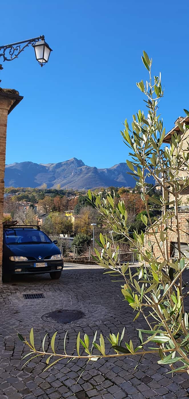 Cosa vedere a Sarnano il borgo medievale ai piedi dei Sibillini