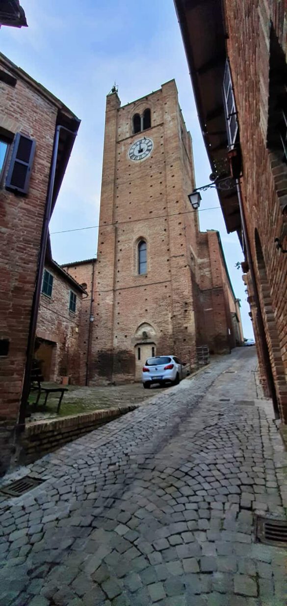 Cosa vedere a Sarnano il borgo medievale ai piedi dei Sibillini