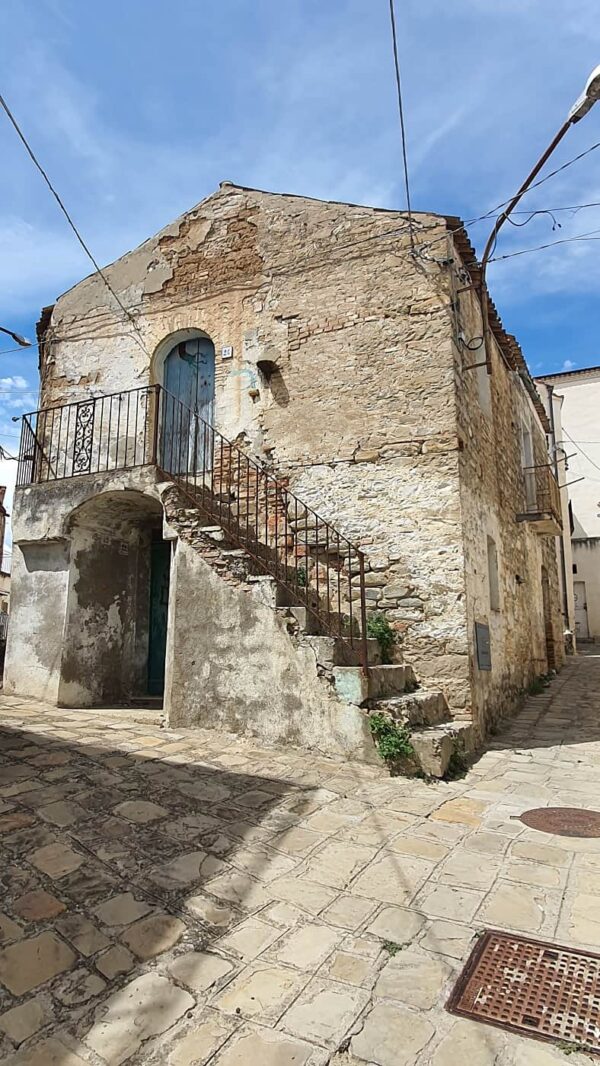 Aliano: cosa vedere nel borgo dei calanchi e Carlo Levi (Basilicata)