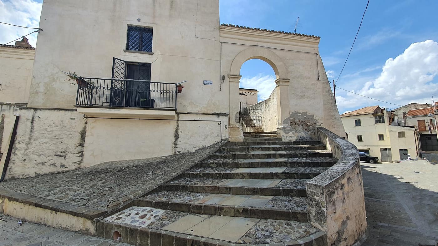Aliano: cosa vedere nel borgo dei calanchi e Carlo Levi (Basilicata)