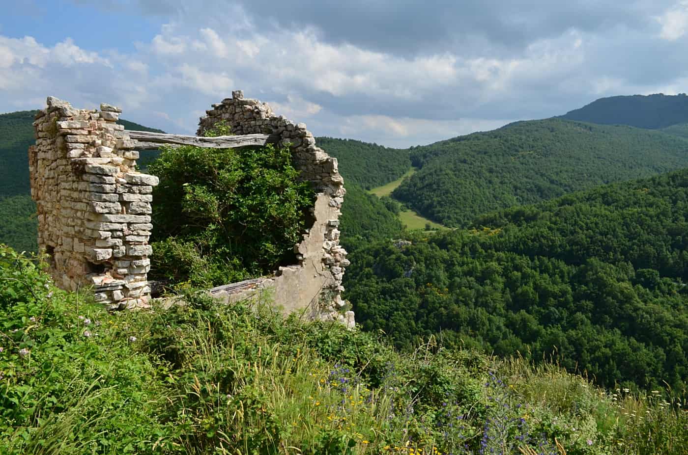 Cosa vedere a Elcito, il Tibet delle Marche tra silenzio e suggestioni