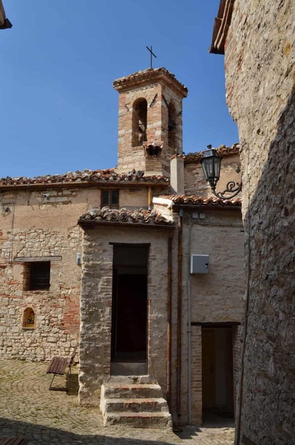 Cosa vedere a Elcito, il Tibet delle Marche tra silenzio e suggestioni