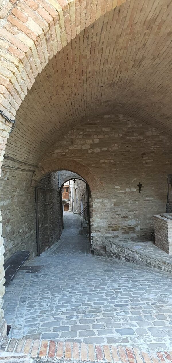 I nove castelli di Arcevia nelle Marche: i più belli e cosa vedere
