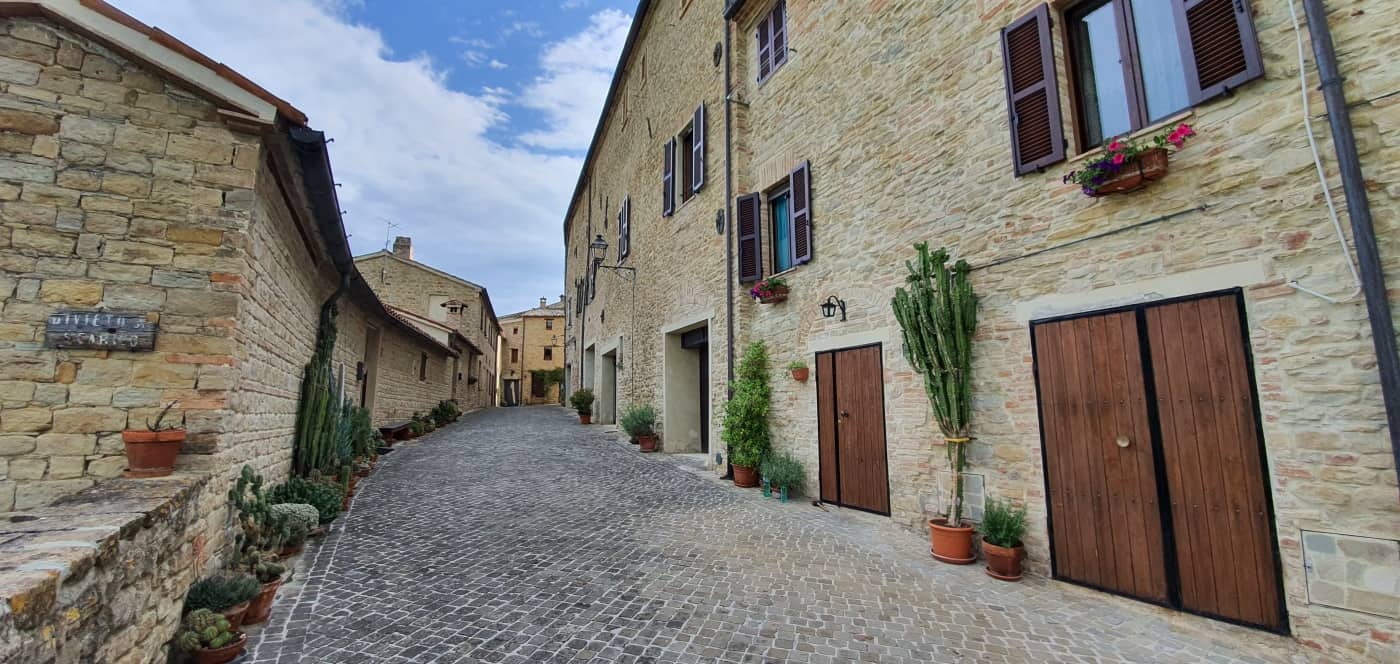 I nove castelli di Arcevia nelle Marche: i più belli e cosa vedere