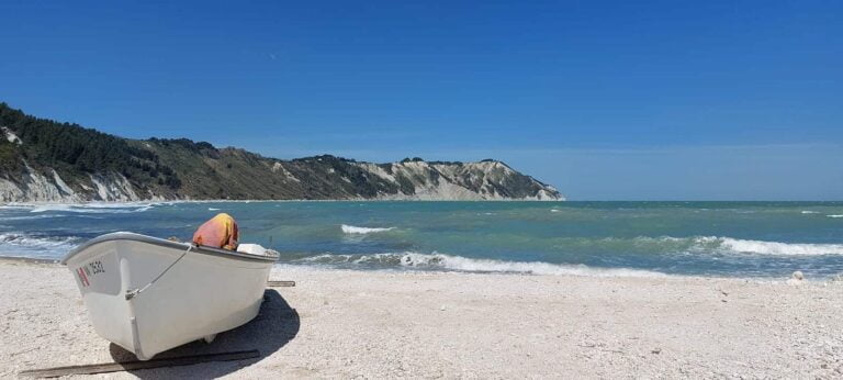 La baia di Portonovo: cosa vedere tra spiagge da sogno e natura