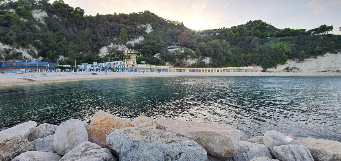 Spiagge più belle Riviera del Conero: consigli da local e mappa