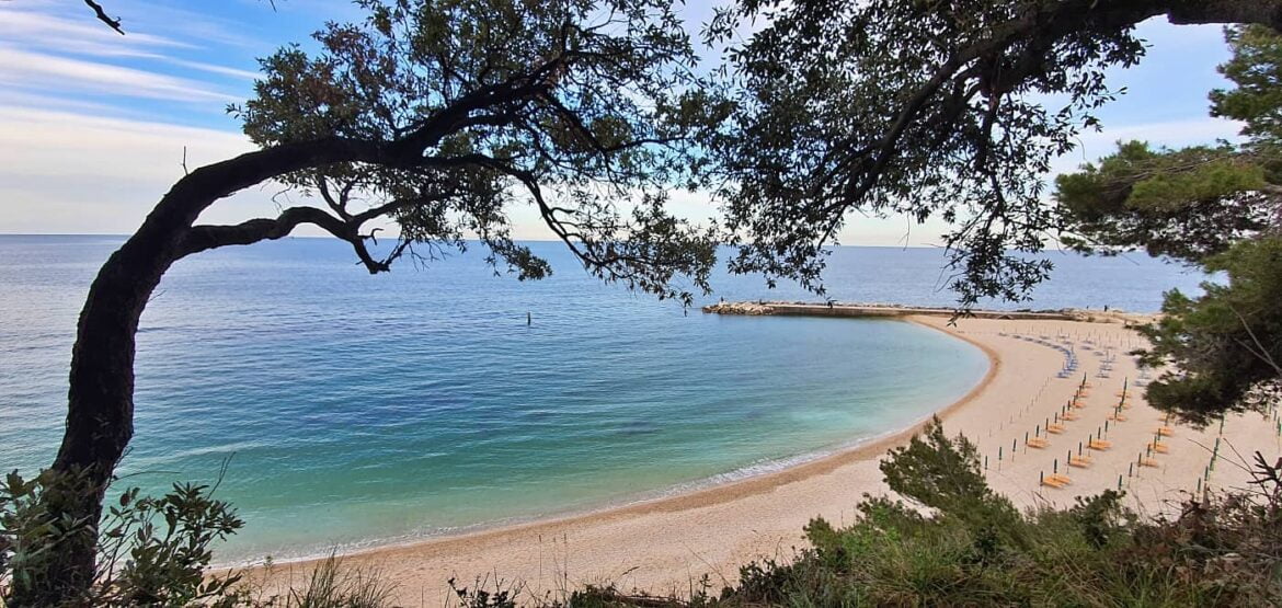Spiagge più belle Riviera del Conero: consigli da local e mappa